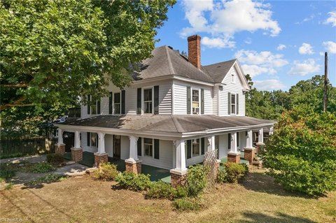 Should I Buy a House Now or Wait Until 2024?